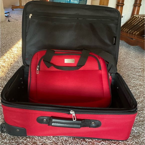 protocol | Other | Red Protocol Luggage W Carry On And Toiletry Bag 25 ...